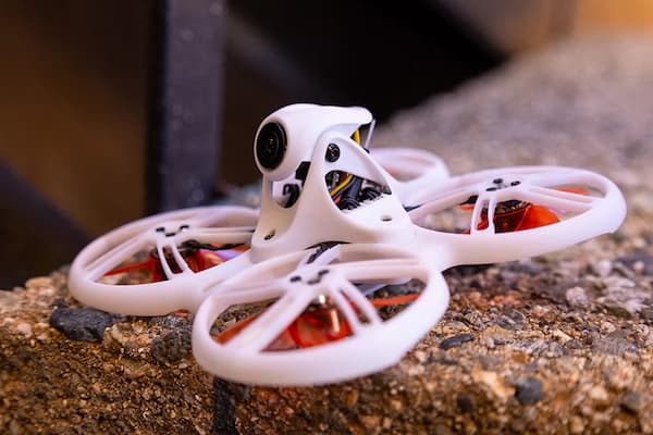 Best Beginner FPV Drones (2025 Guide) - DroidMen